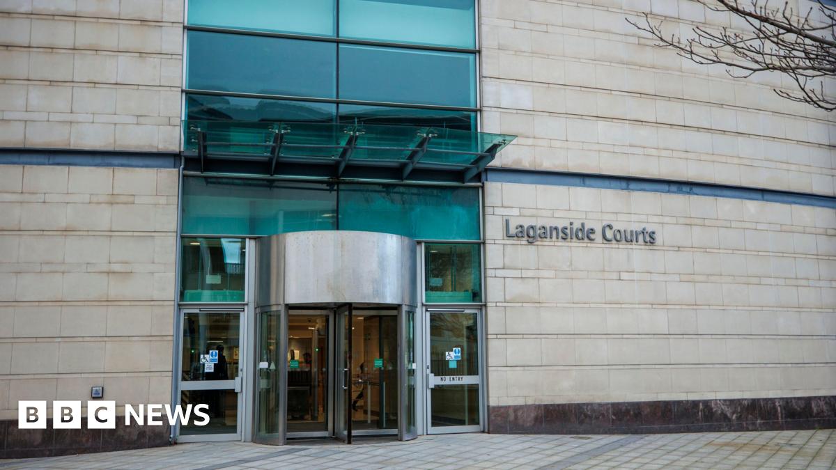 Ex-soldier Bryce Pounder pleads guilty to firearms charges - BBC News