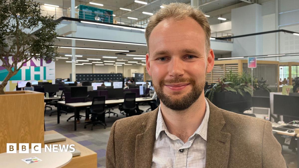 South Norfolk Council leader defends former HQ demolition plan - BBC News