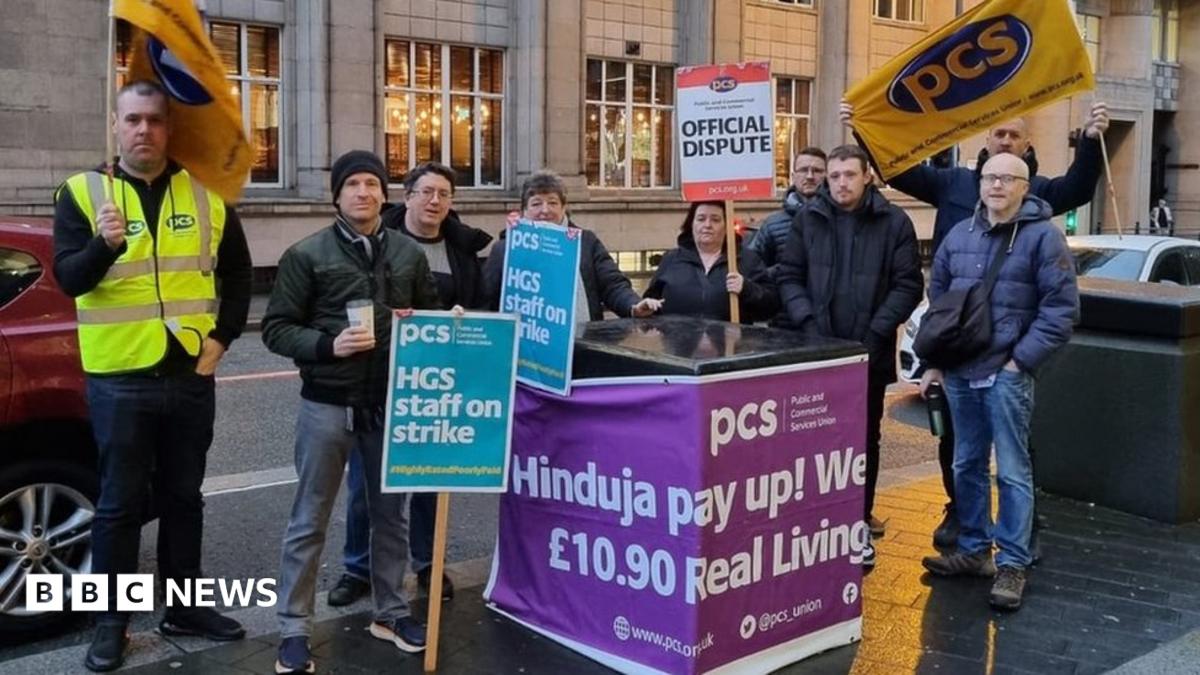 Liverpool job centre staff walk out in dispute over pay - BBC News