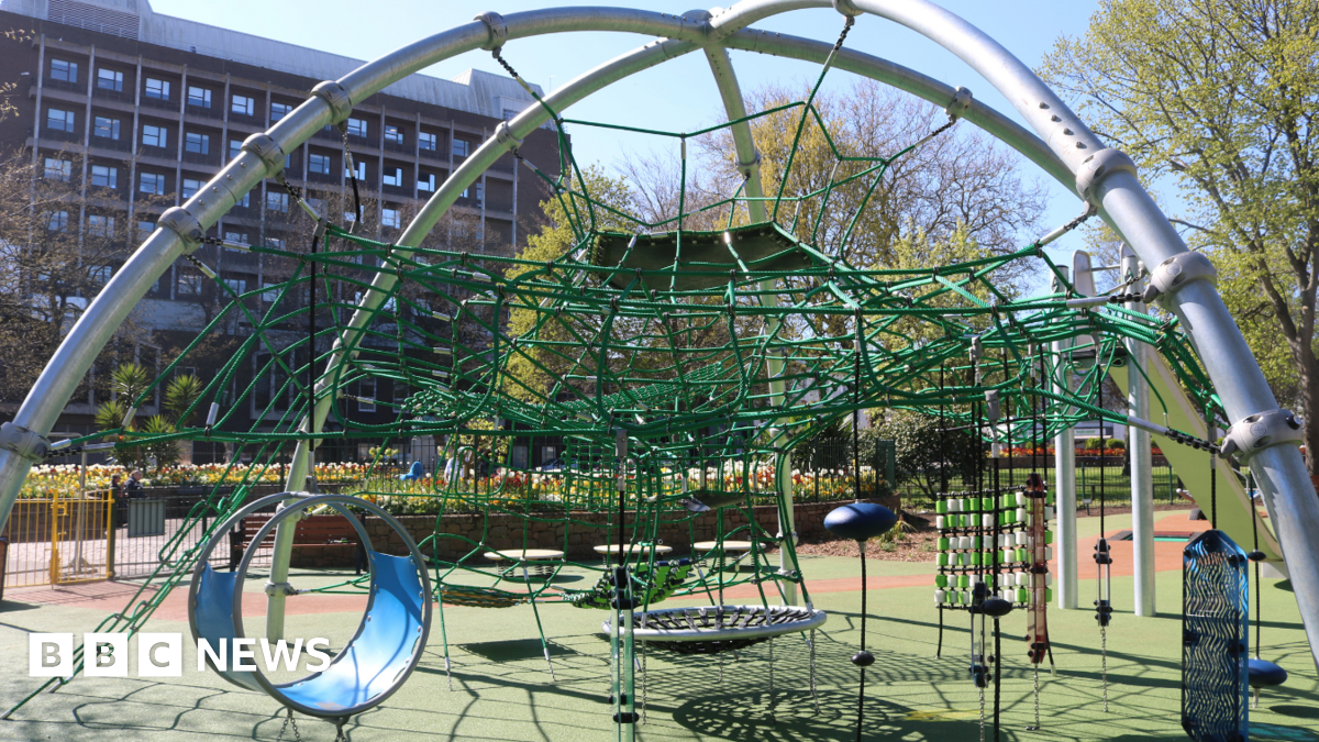New playgrounds in Jersey open in time for Easter - BBC News
