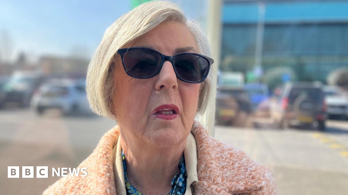 Hereford's free Zipper bus service to be axed, says mayor - BBC News