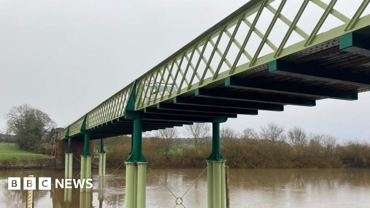 Aldwark Bridge toll increase could have 'huge impact' on users - BBC News