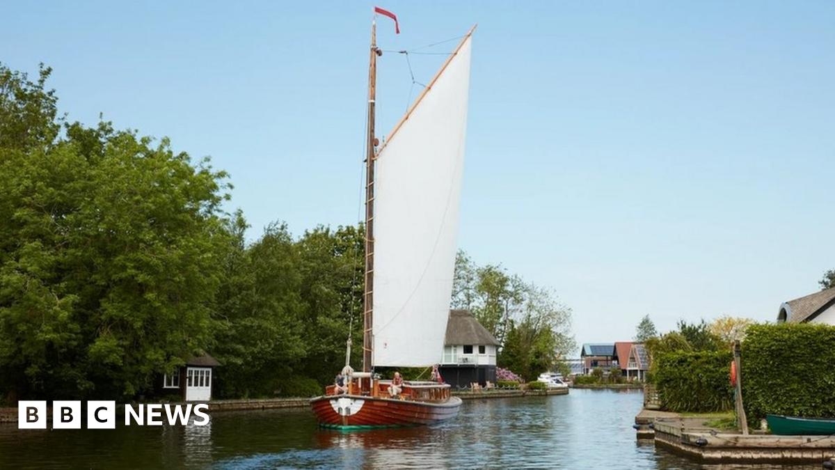 Norfolk wherry charity calls for more volunteers - BBC News