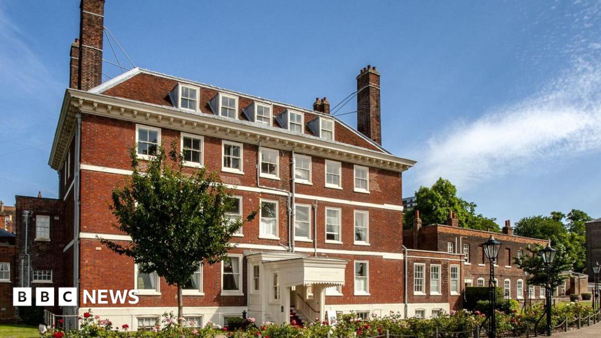 Chatham historic dockyard building to be restored - BBC News