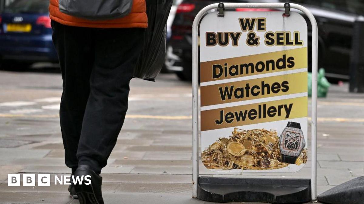Warning for sellers amid rollercoaster gold and silver prices - BBC News