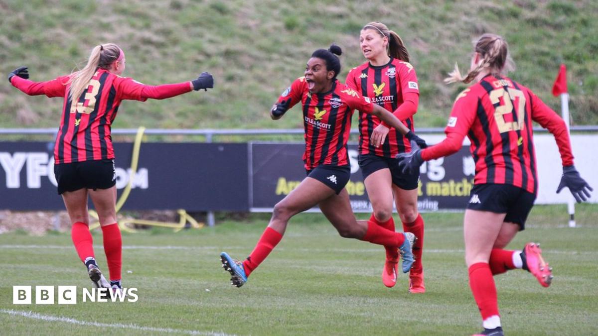 Lewes FC: The football club that pays women the same as men - BBC News
