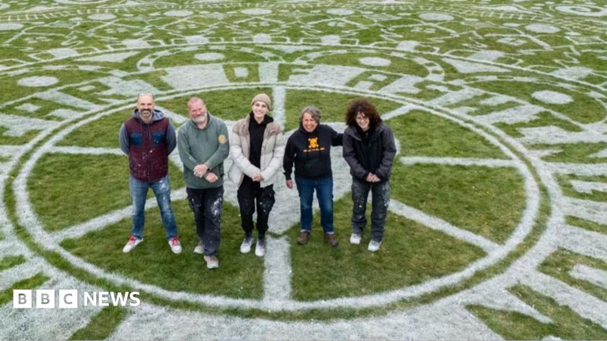 Heart of Ashington celebrated in huge park artwork - BBC News
