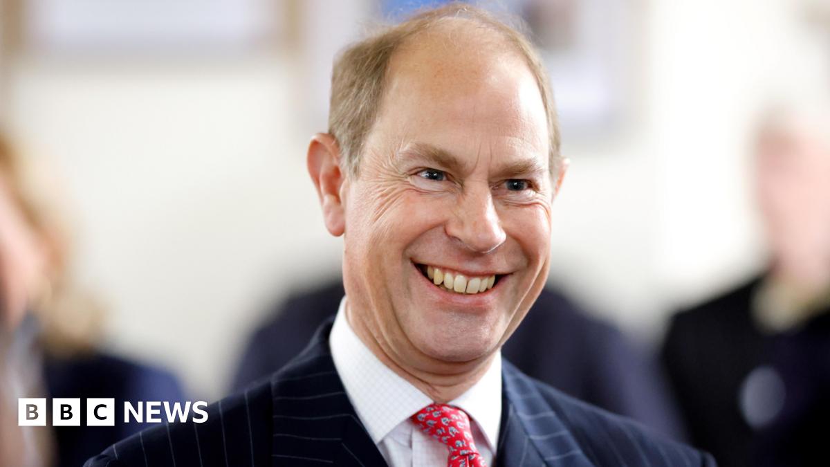 The Duke of Edinburgh meets young people in Crawfordsburn - BBC News