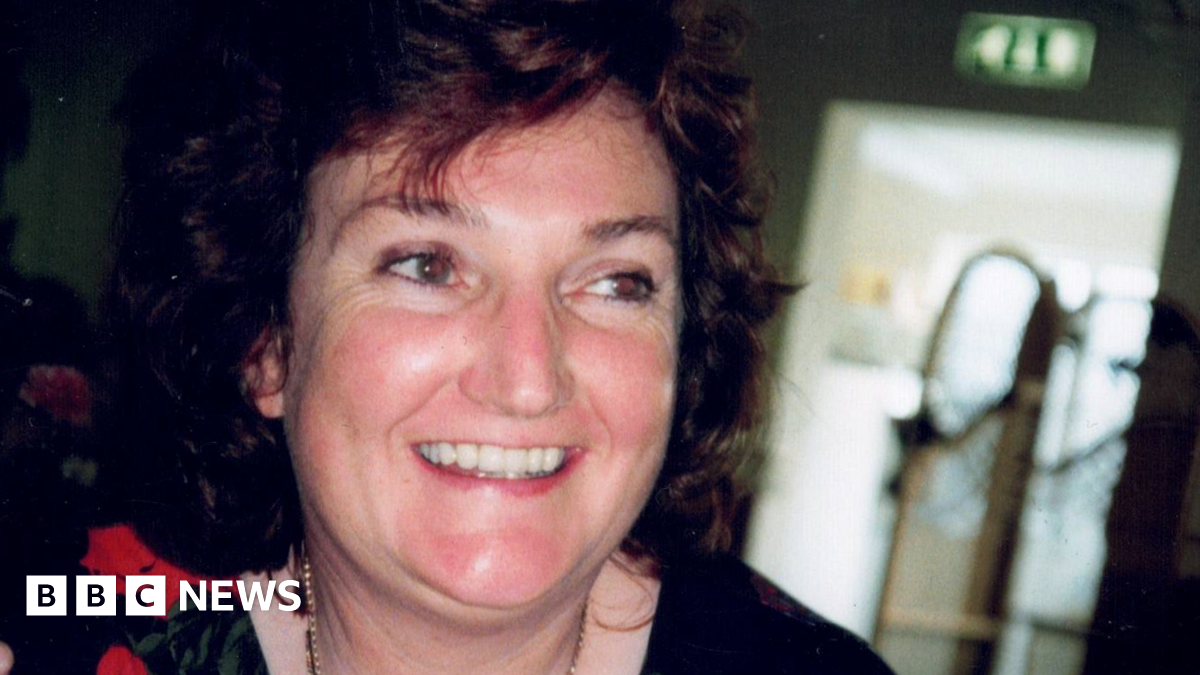 June Fox-Roberts: Report criticises killer Luke Deeley's care - BBC News