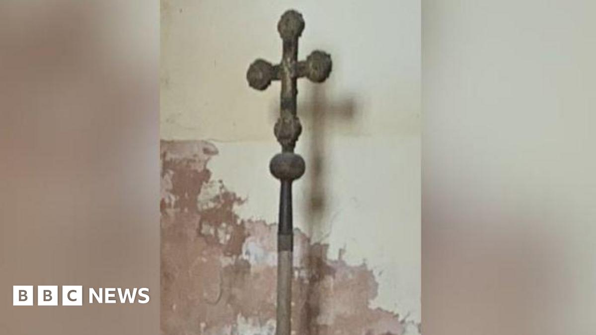 'Distinctive' processional cross stolen from Cuckney church - BBC News