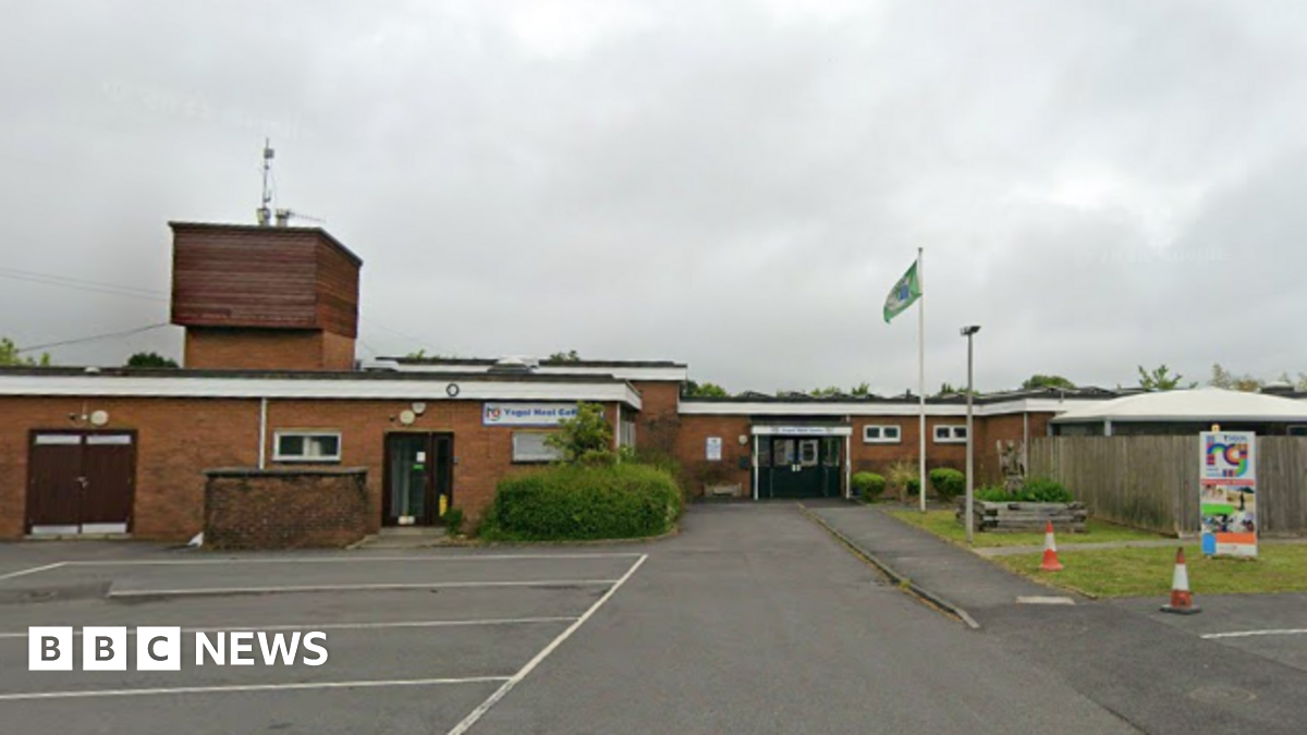 Llanelli Ysgol Heol Goffa replacement approved in £35m plan - BBC News