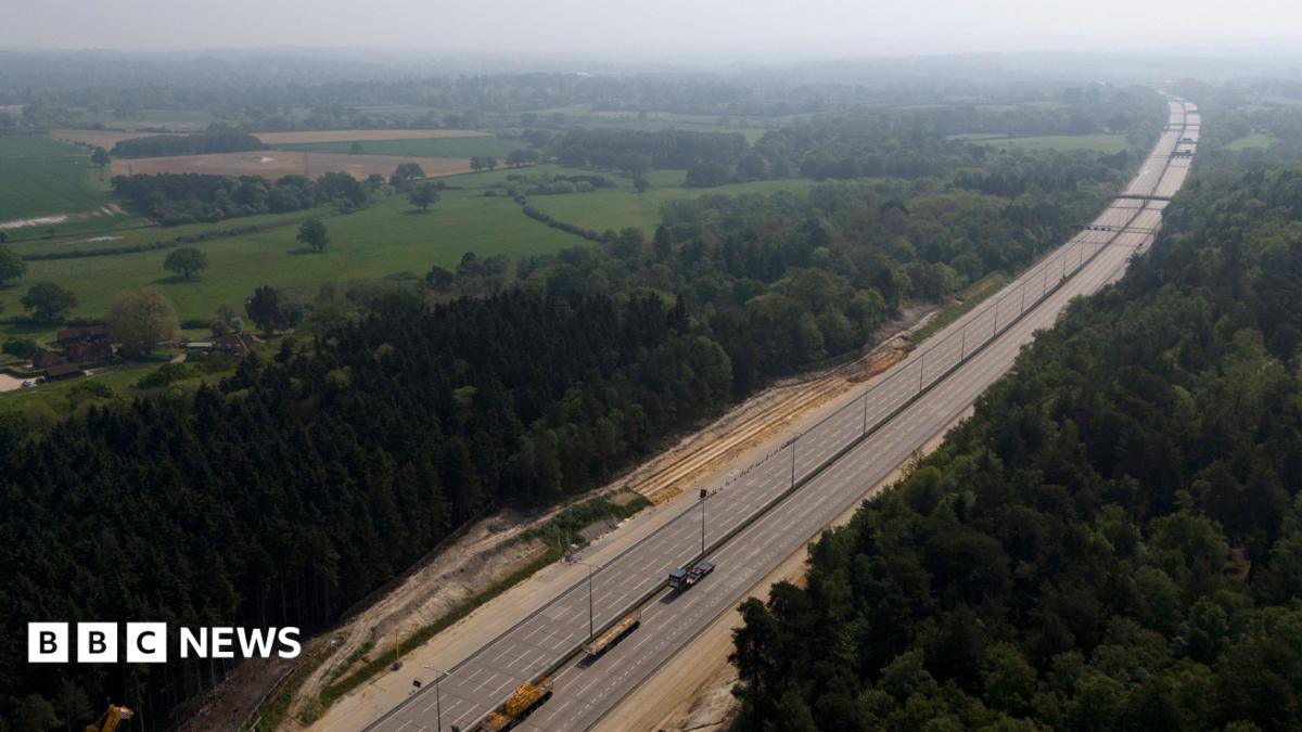 Surrey: Section of M25 set for third full weekend closure - BBC News