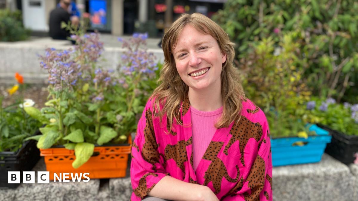 Volunteers to help make Nottingham's Old Market Square 'greener' - BBC News