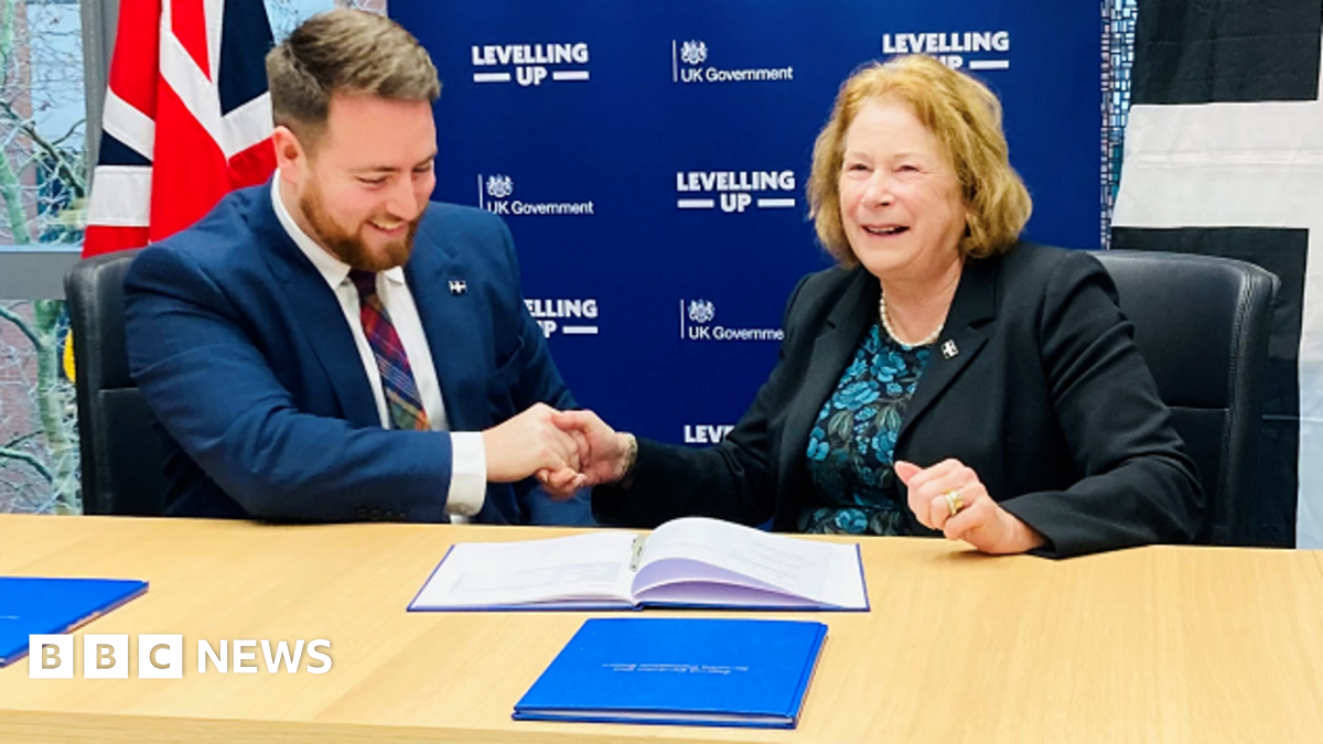 Councils asked to back Cornwall-only devolution - BBC News