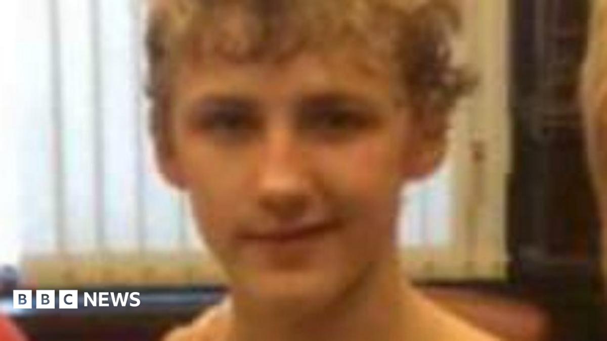 Kickboxer Scott Marsden, 14, dies after Leeds title fight - BBC News