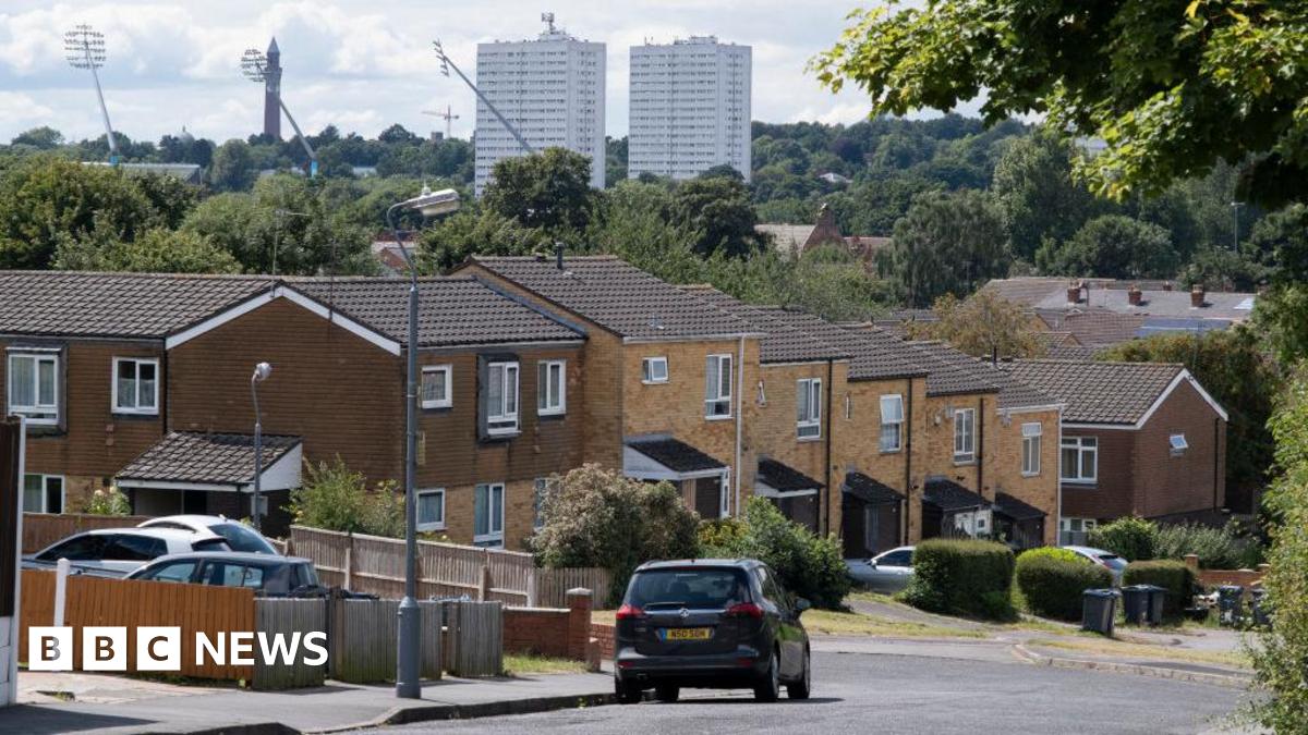 Thousands of Birmingham's social homes fail to meet standards - BBC News