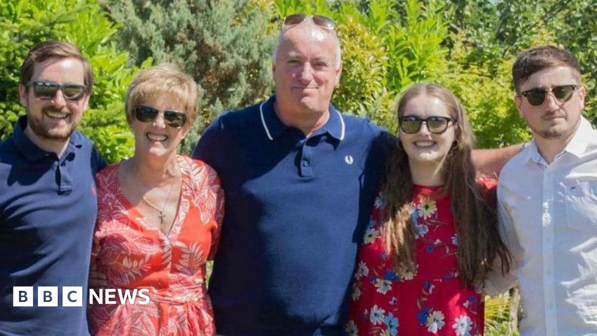 Bench unveiled in Billericay pub for Grace Millane and father - BBC News