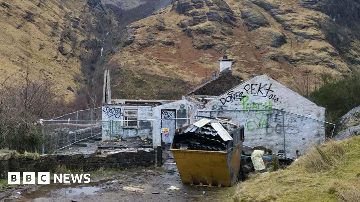 Demolition begins at Jimmy Savile cottage in Glen Coe - BBC News
