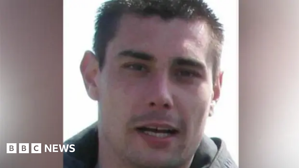 HMP Lowdham Grange: Prison officer 'wrong' not to call emergency - BBC News