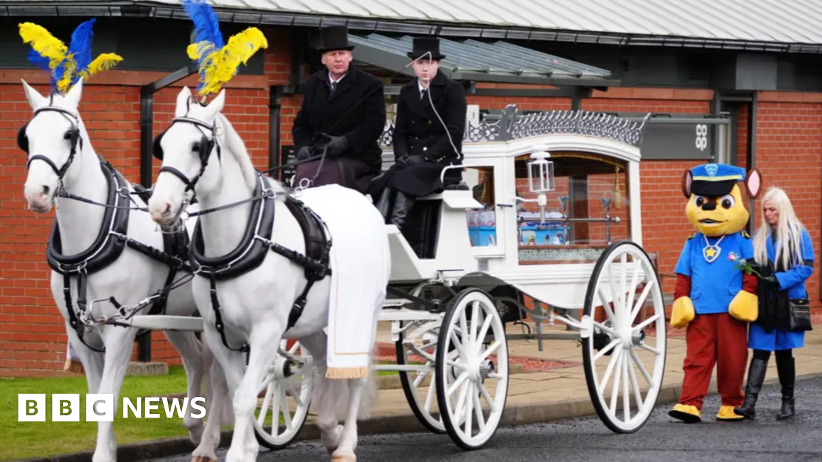 Hope Gordon: Community mourns murdered schoolgirl at funeral - BBC News