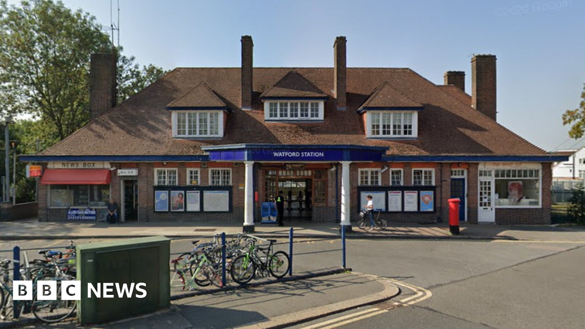 Watford councillors call for town stations to be in Zone 6 - BBC News