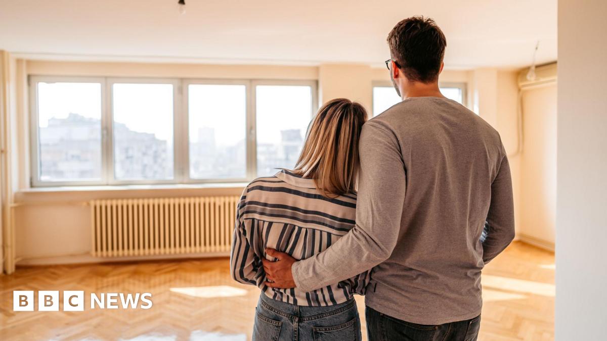 House prices stagnate as mortgage rates rise - BBC News