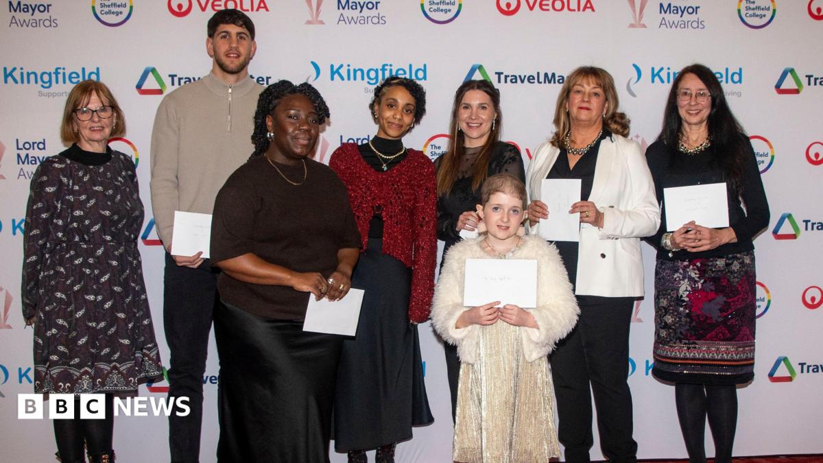Sheffield mum bursting with pride over daughter's hero award - BBC News
