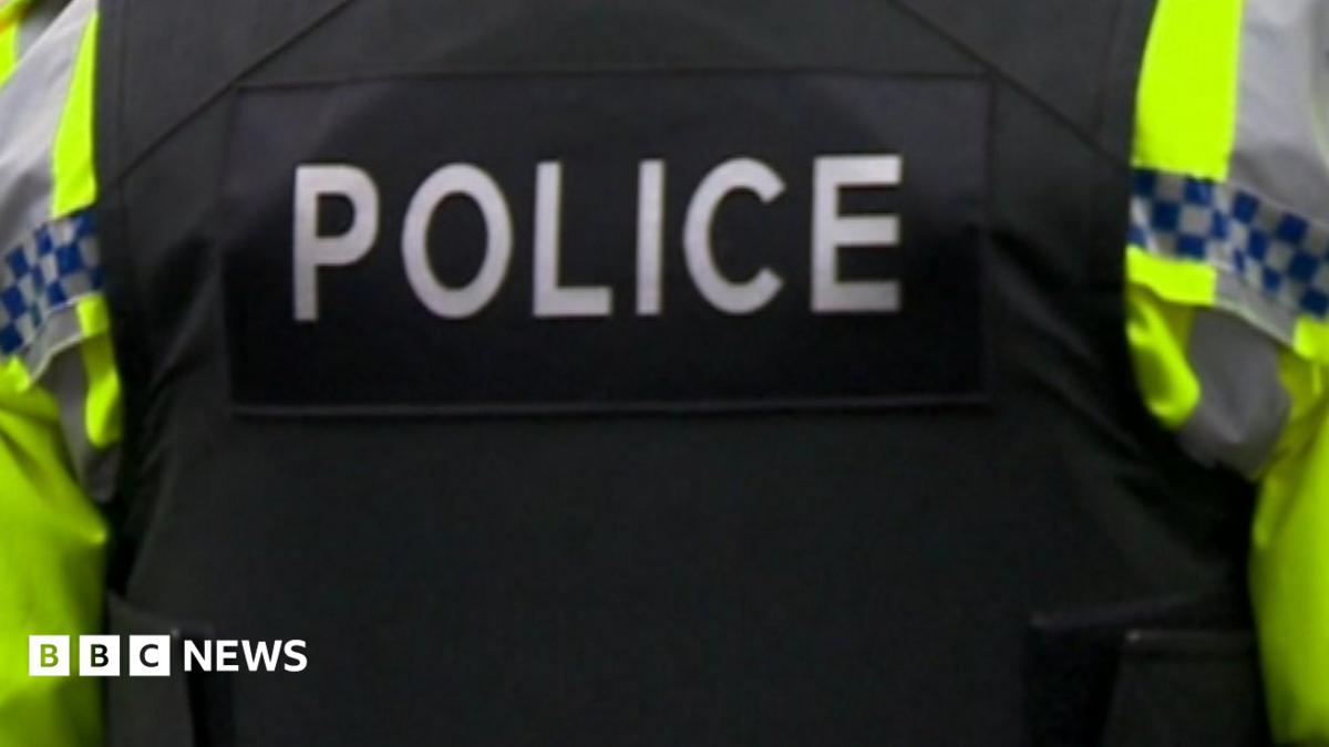Sheffield-wide warning after fake policeman incidents - BBC News