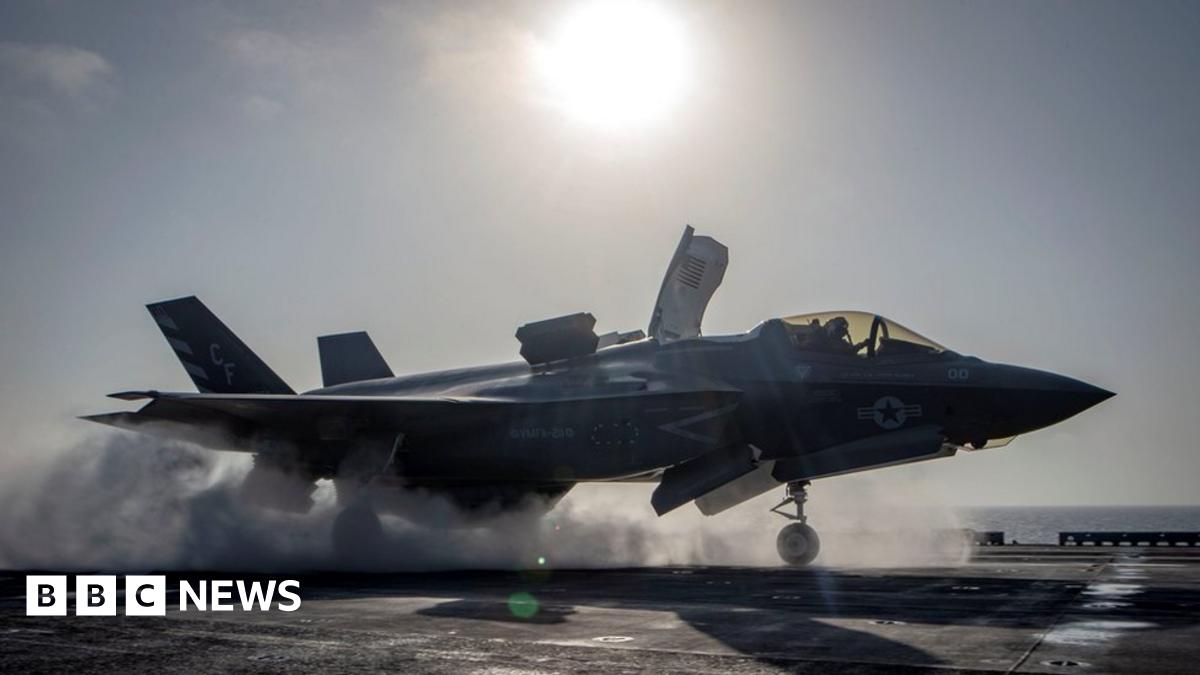 F-35 fighter jet: Programme suffers first crash - BBC News