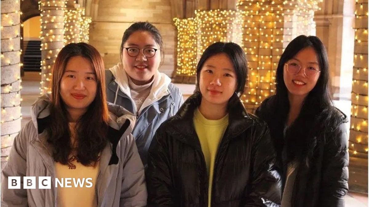 Big drop in overseas students at Scottish universities - BBC News