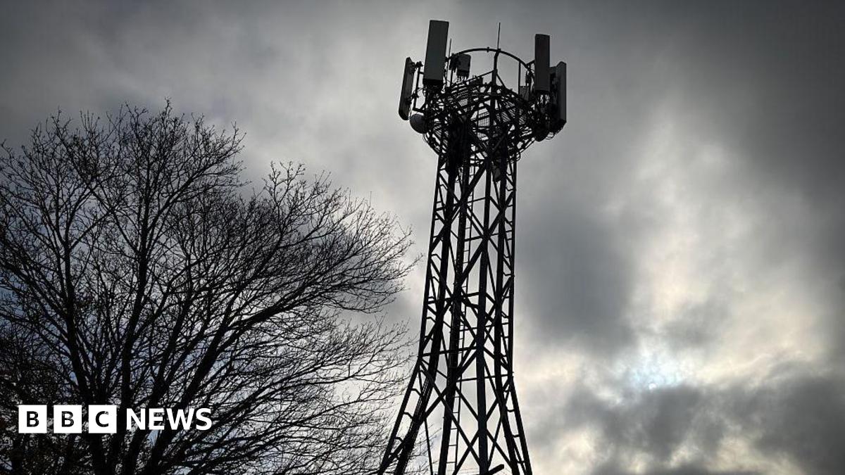 Counter Terrorism Police to lead Surrey arson investigations - BBC News
