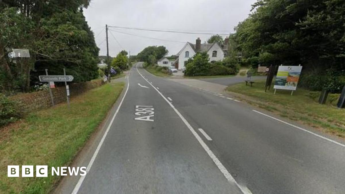 Man dies in crash involving motorcycle and car in Cornwall - BBC News