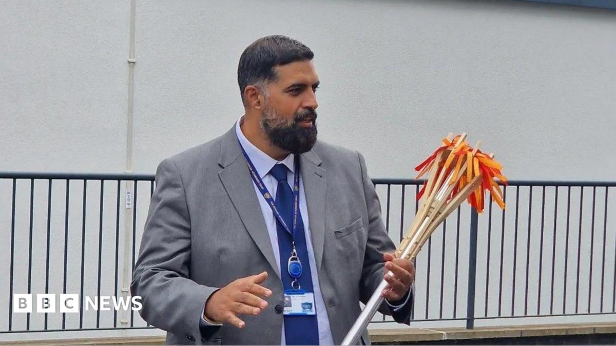 Olympic torch replica touring Wolverhampton schools - BBC News