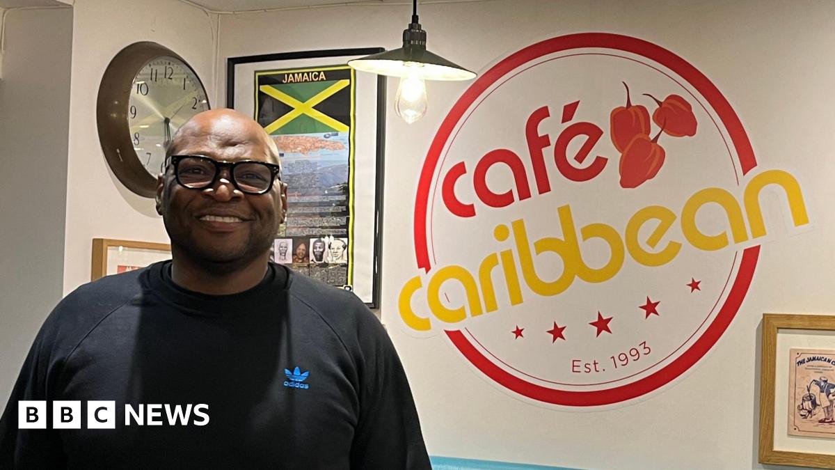 Retired boxer Warren Richards cooking up a storm in Essex - BBC News