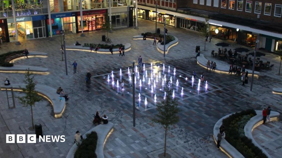 Crawley: Queens Square fountains repaired for £170k - BBC News