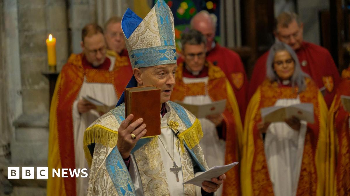 New Bishop of Exeter enthroned at city's cathedral - BBC News