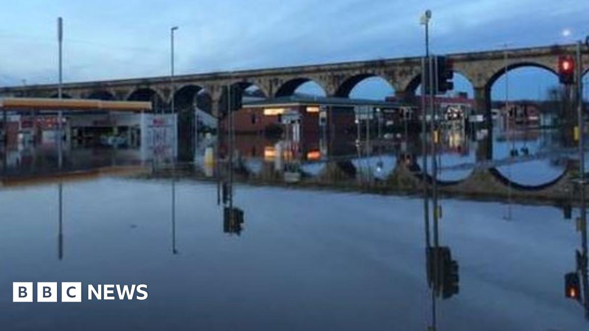 River Aire flood defence feasibility study plans approved - BBC News