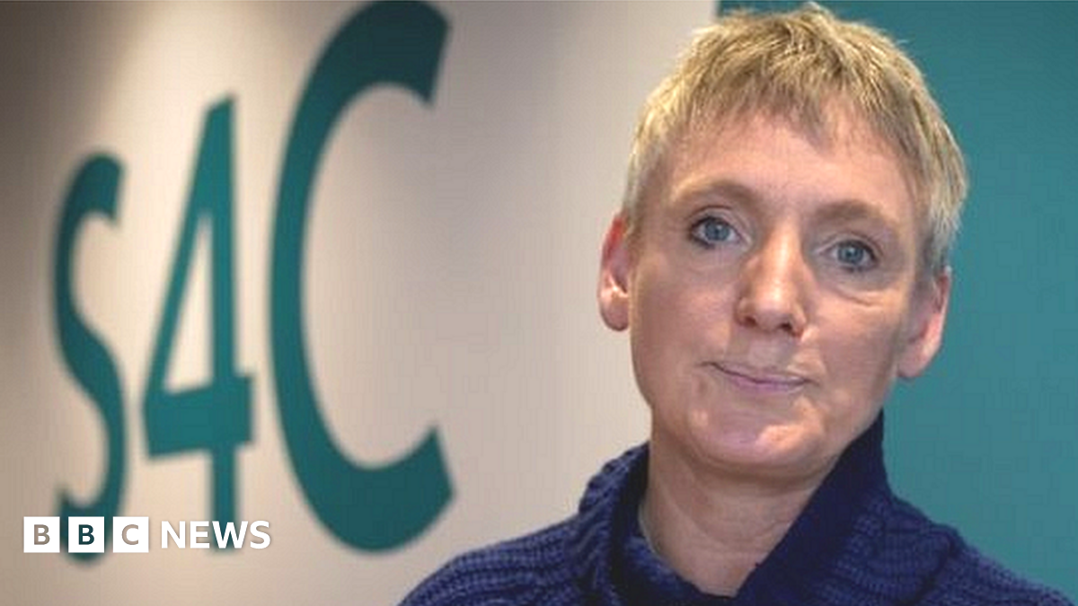 S4C: TV boss in hospital after bullying allegations - BBC News
