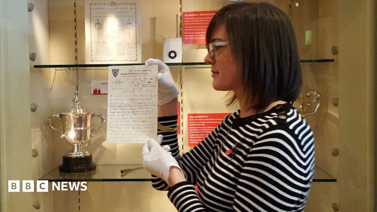 Leeds Pals boy soldier's final letter goes on display - BBC News