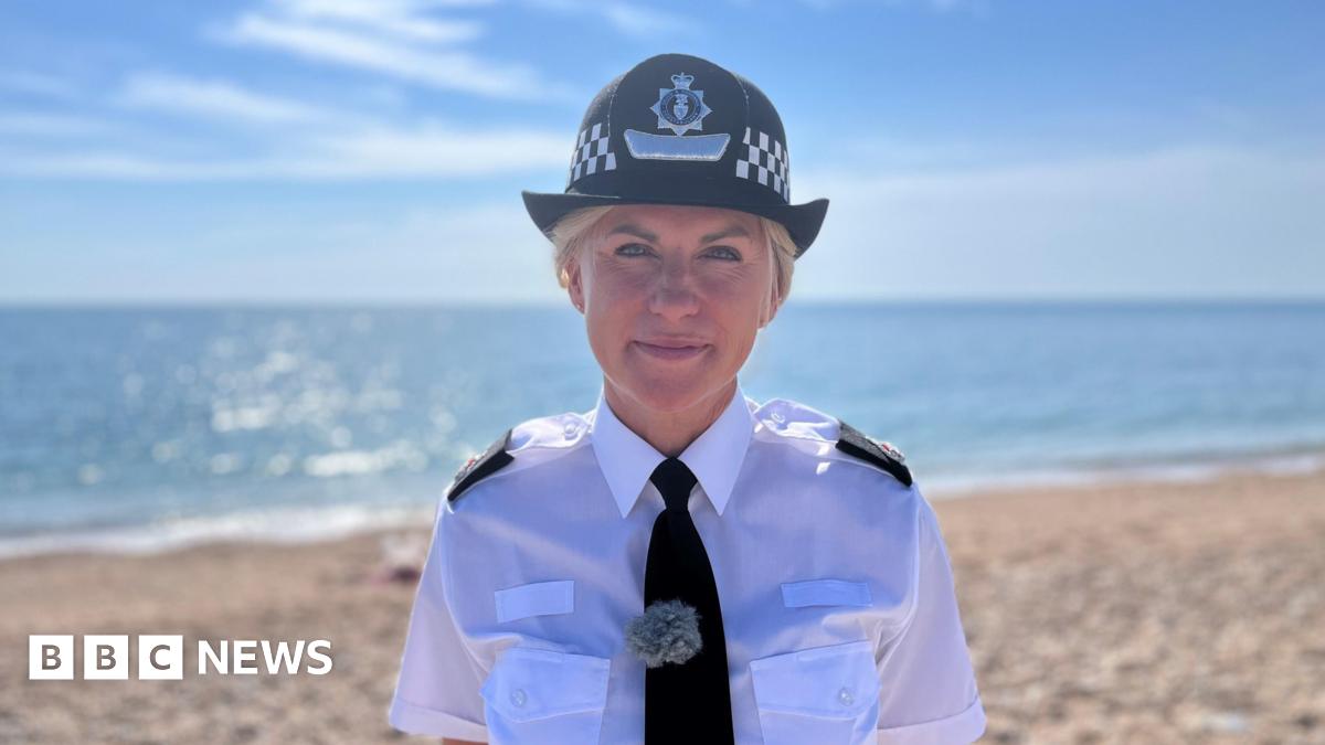 Devon and Cornwall vulnerable to people smuggling - police - BBC News