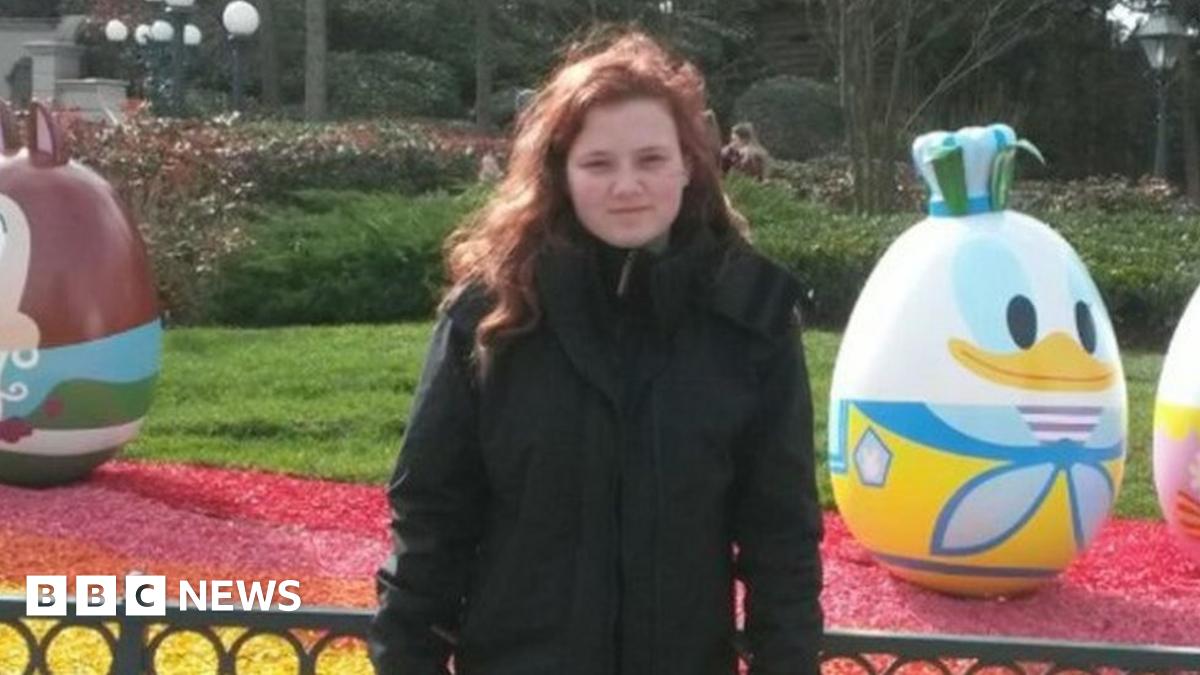 Leah Croucher: The quiet teenager who vanished on her way to work - BBC ...
