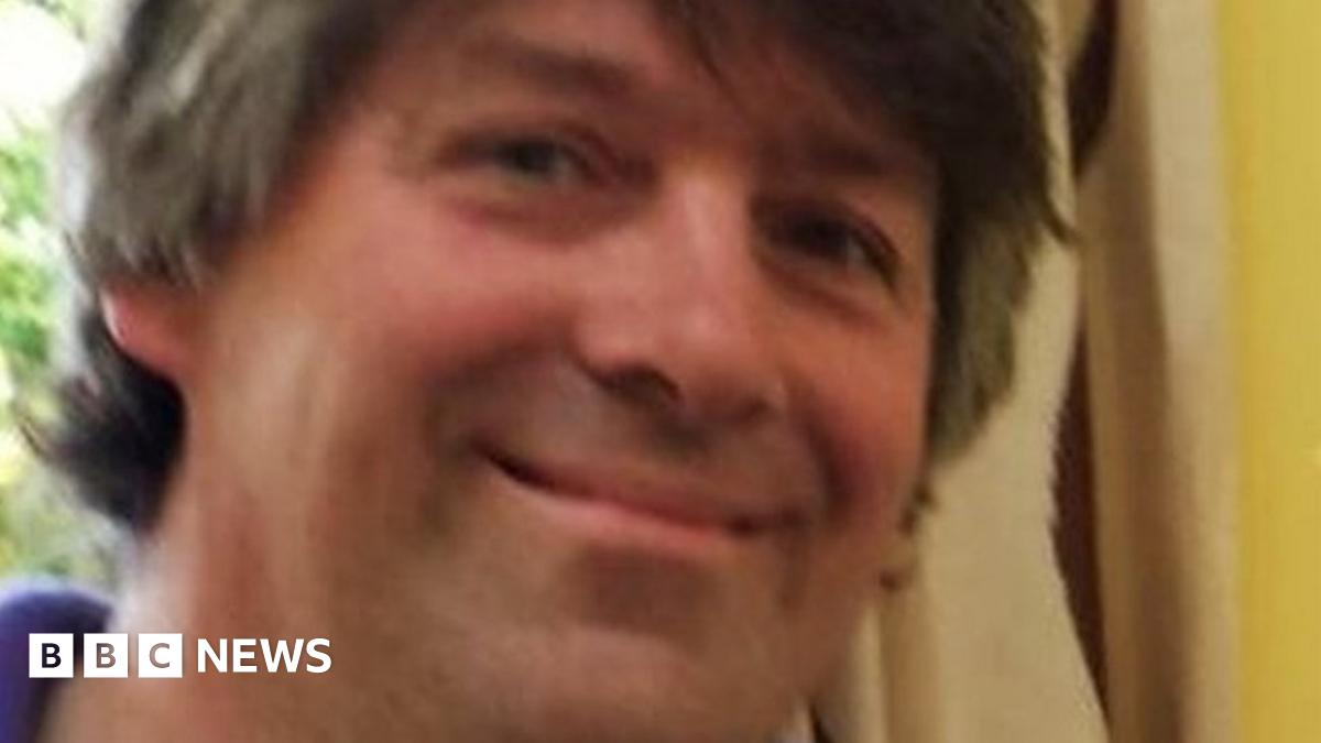 Gravesend driver Mark Sharp killed in A2 crash - BBC News