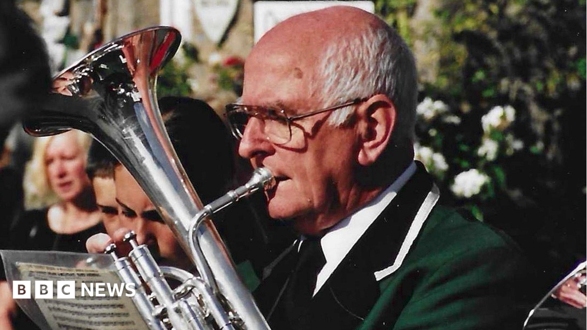 Norman Guy: Hundreds remember Muker Silver Band 'inspiration' - BBC News