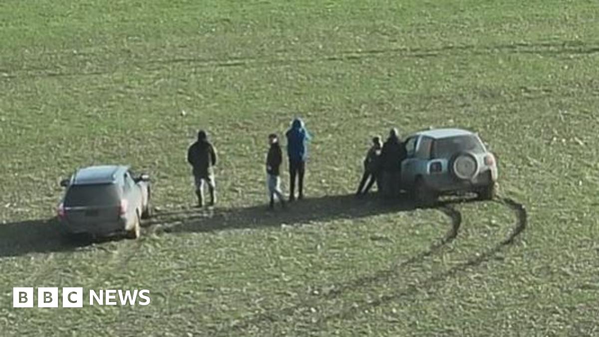 Suspected hare coursing in Hertfordshire captured by drones - BBC News