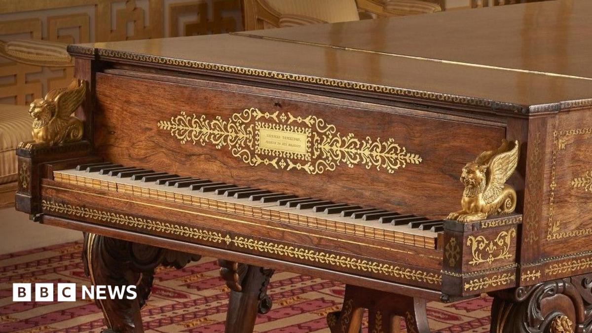 Brighton: George IV piano plays in Pavilion after 170 years - BBC News