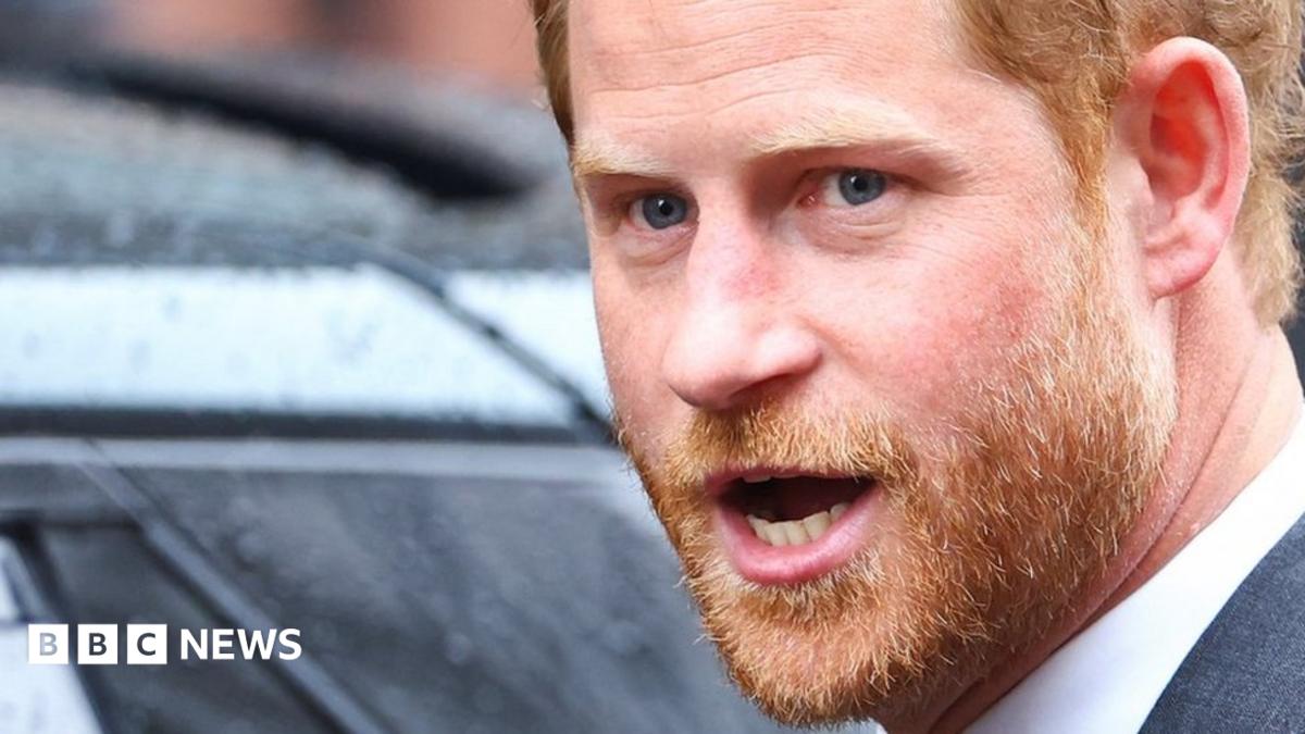 Prince Harry: Fight not flight as he prepares to take stand - BBC News