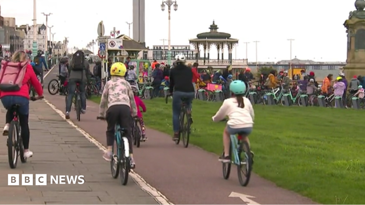 Brighton and Hove: Cyclists stage ride to call for more bike lanes ...