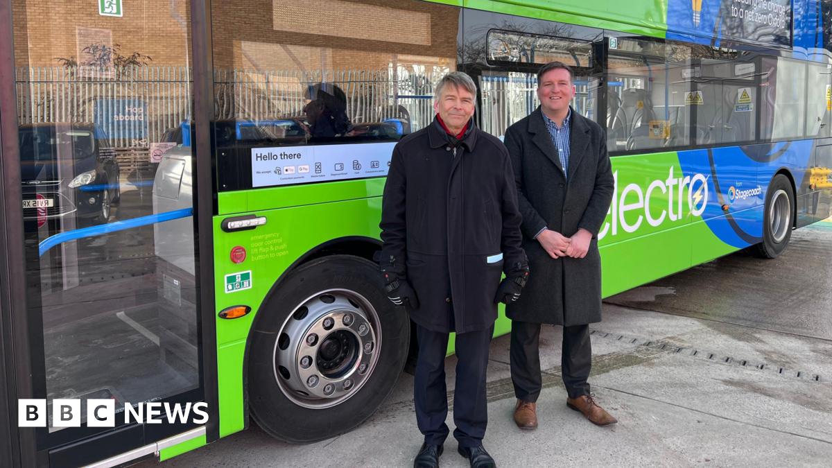 Stagecoach West launches 55 electric buses in Oxford - BBC News