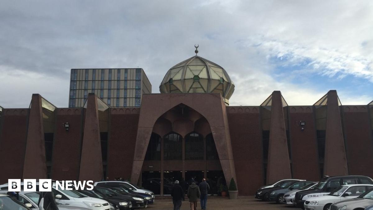 Glasgow mosque leader praises extremist killer - BBC News
