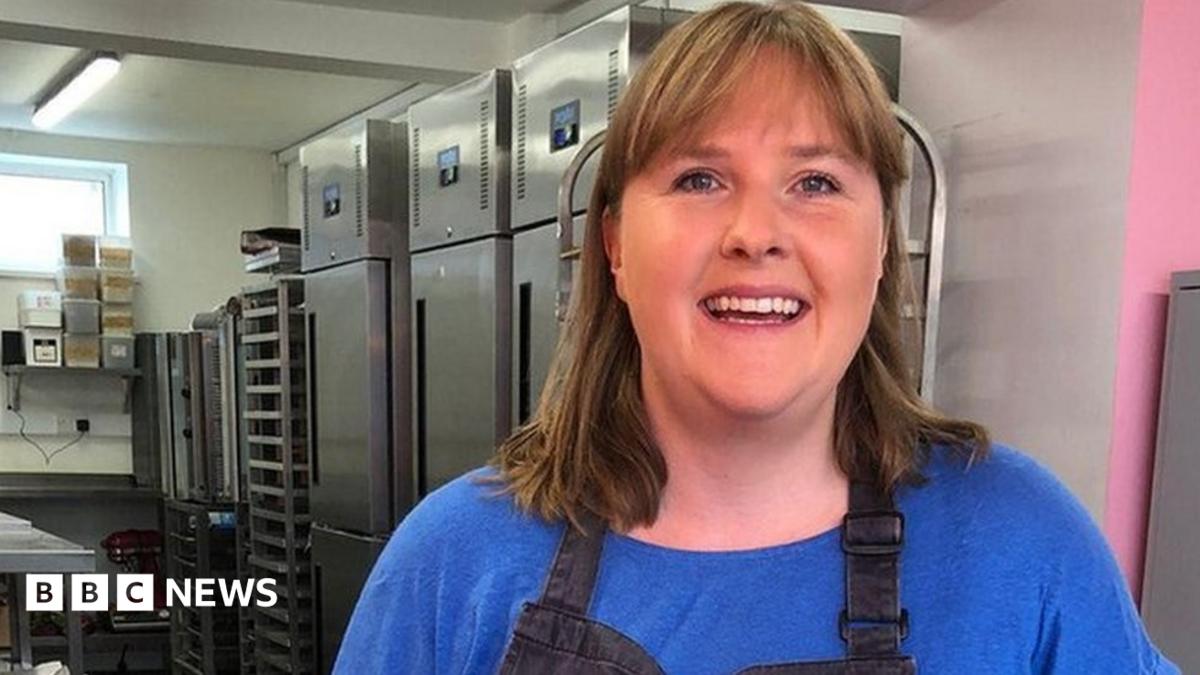 Royal Mail strikes: Cake firm expects walkouts to hit profit - BBC News